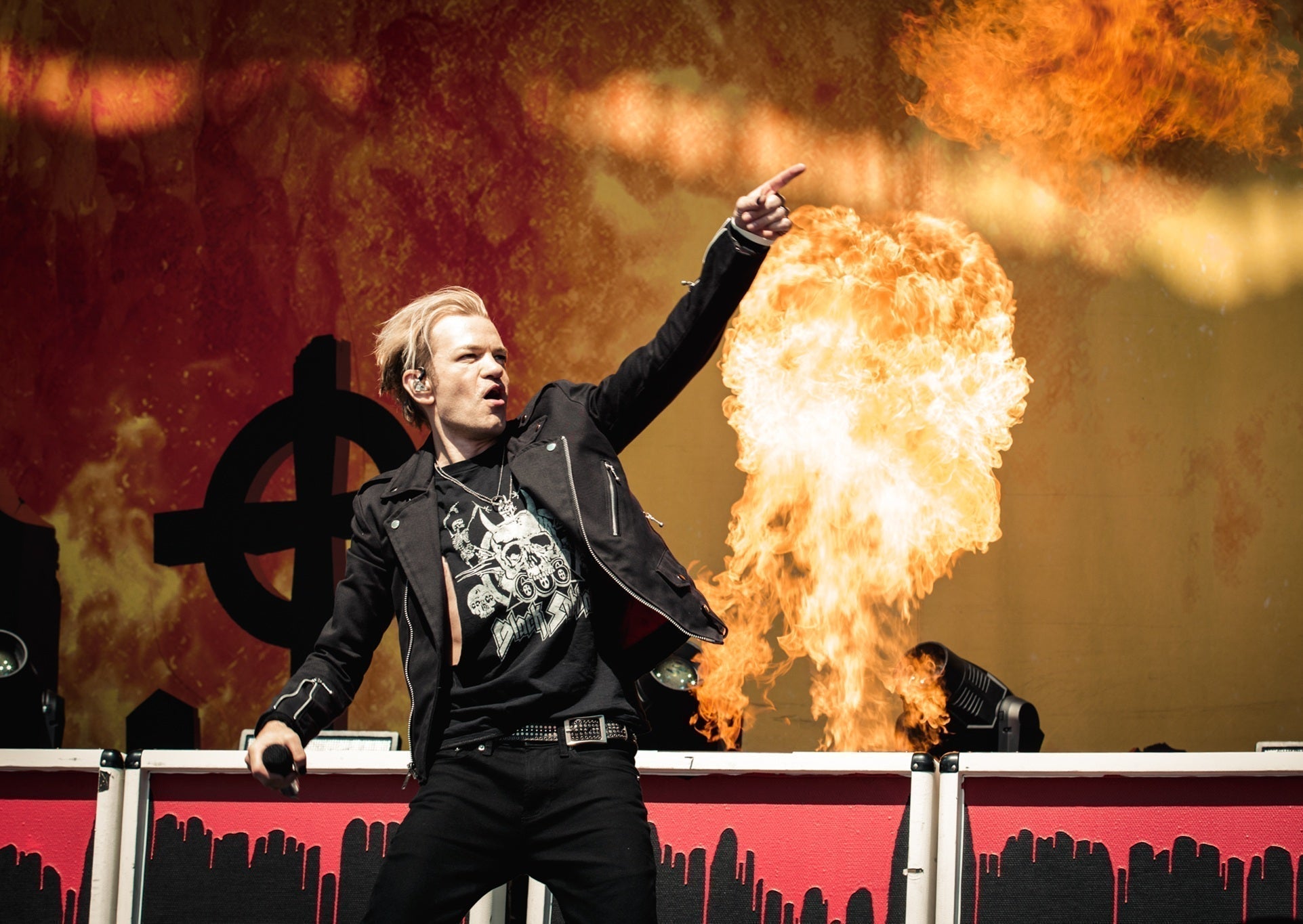 Deryck Whibley (Sum 41) Has Recorded an Acoustic Solo Album