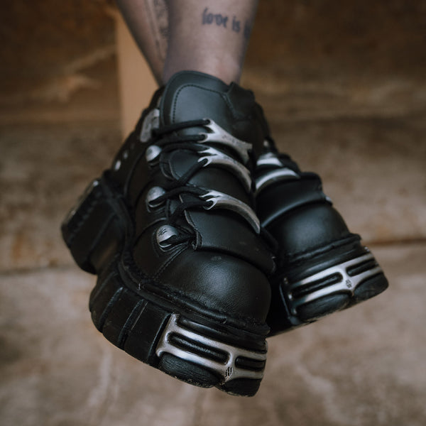 Gothic Clothing – Outfits, Styles & Brands | Impericon