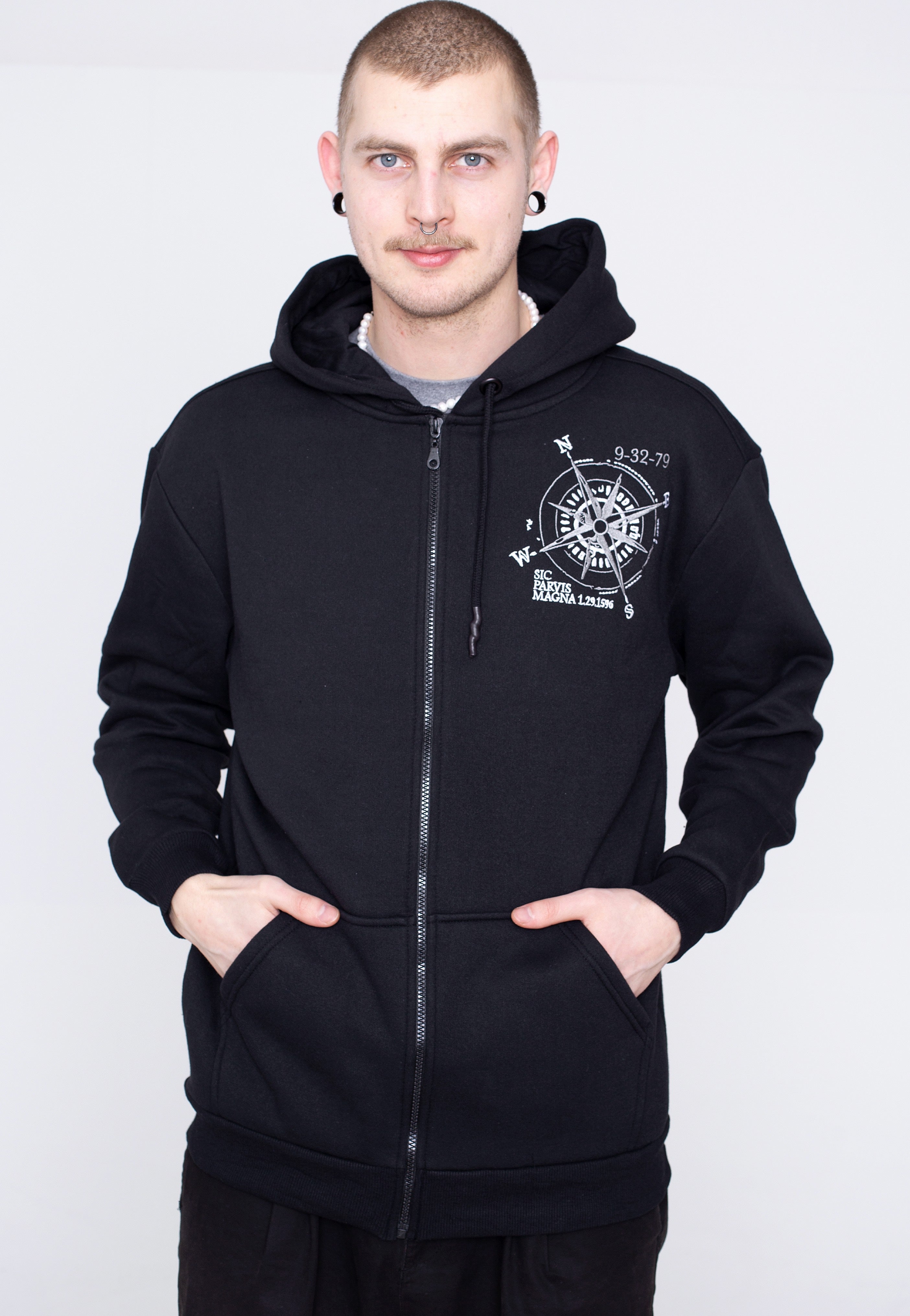 Uncharted - Compass - Zipper | Impericon